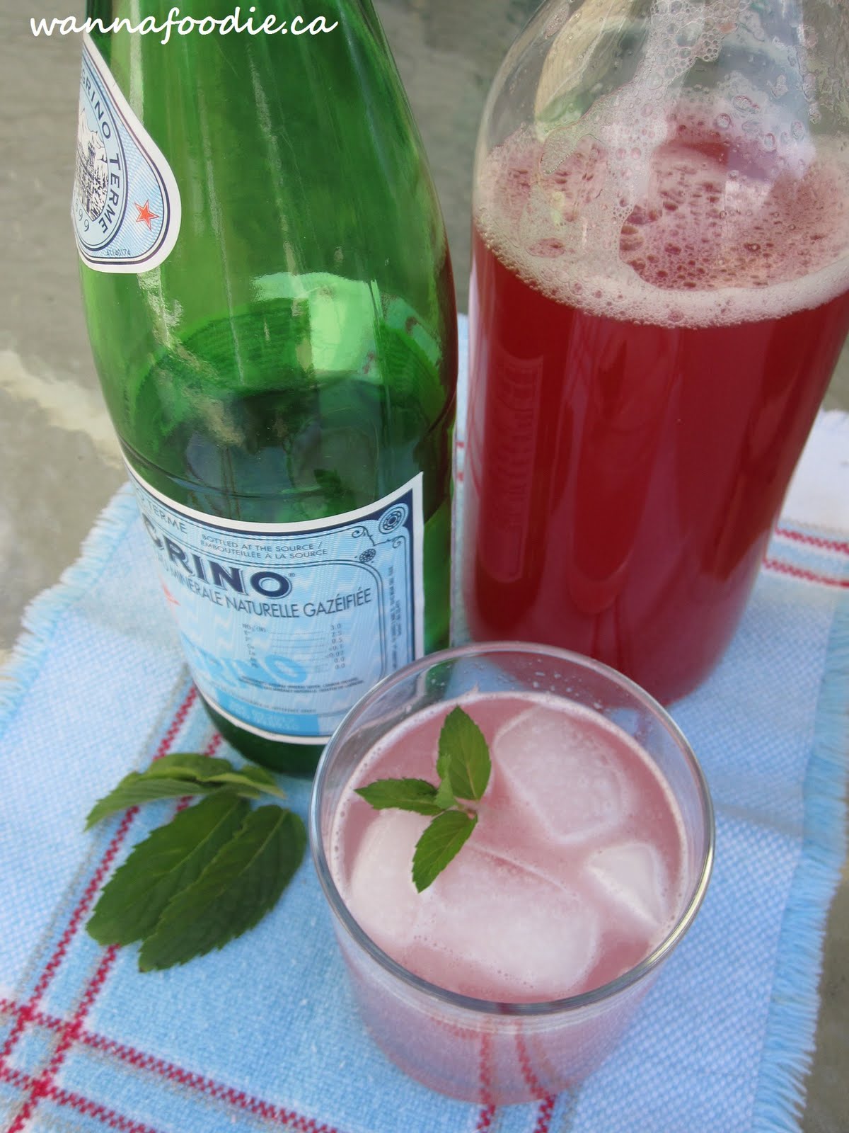 wannafoodie.ca: Rhubarb Raspberry Syrup