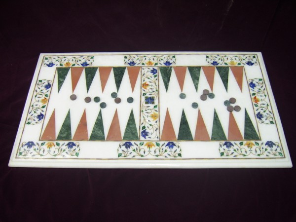 Backgammon board in white marble decorate with flower