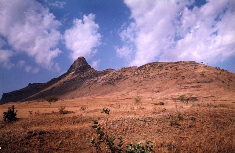 Journeys across Karnataka: Few pictures of Manmad Hills