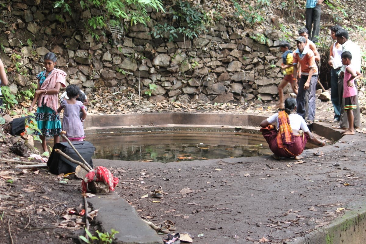 Journeys across Karnataka: Caves of Ulavi: Akalagavi