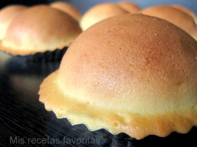 Pan dulce relleno con crema pastelera