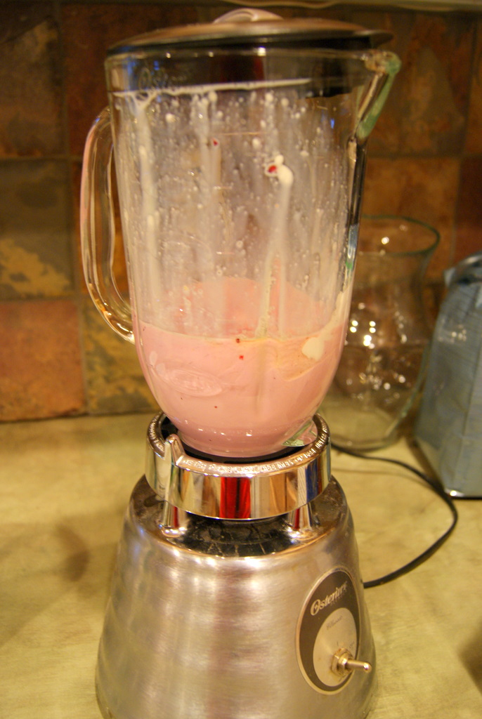 Alisa's Garden: Velvety Huckleberry Milk Shake