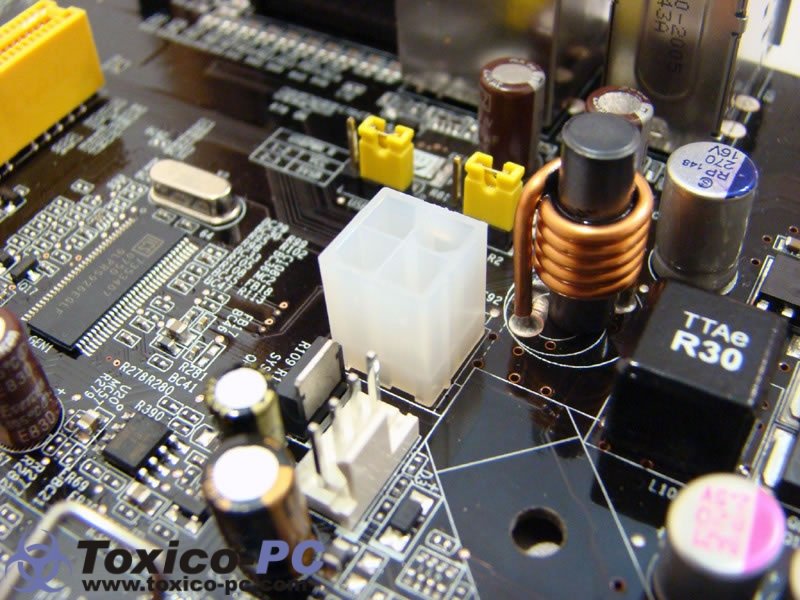 Diariotecnicomontaxe: Conector de corriente.