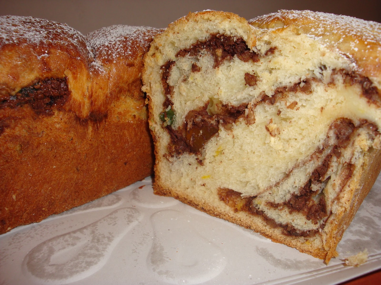 Cozonac cu rahat, nuca si stafide - Prajitura mea