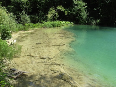 Goumentza Magic Place: Γαλαζια λιμνη Σκρα