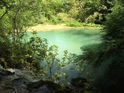 Goumentza Magic Place: Γαλαζια λιμνη Σκρα