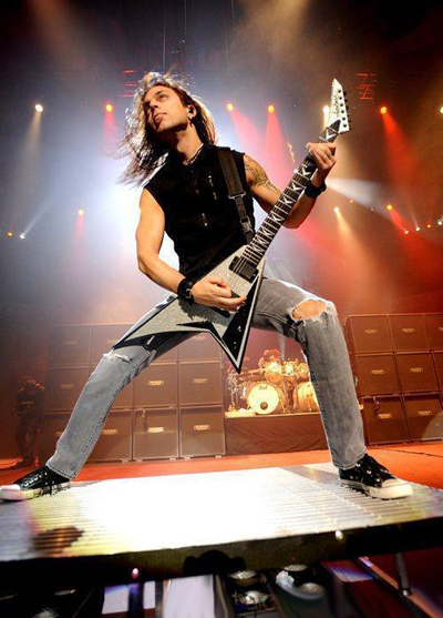 timotius blog: matt tuck's of Bullet For My Valentine jackson signature ...