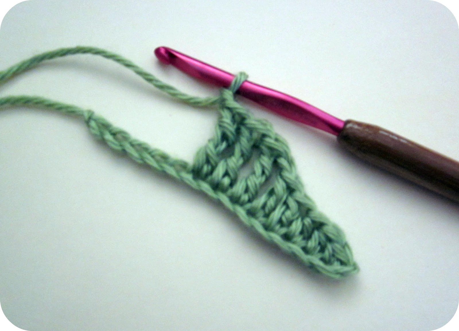 TristinandCompany: Mini Tutorial: How to crochet leaves