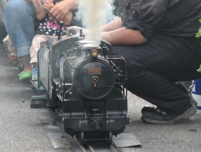 World’s Smallest Functional Steam Train - Spluch - Interesting/Fun ...