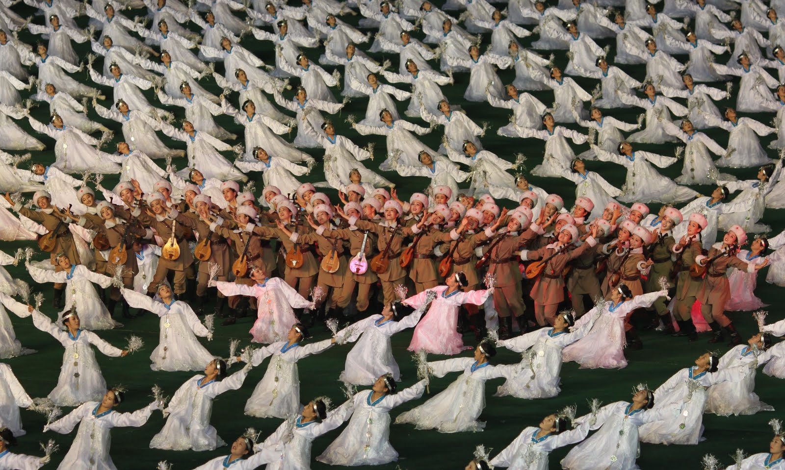 Bonza in North Korea: Day 1 - c) Arirang Festival (Mass Games)