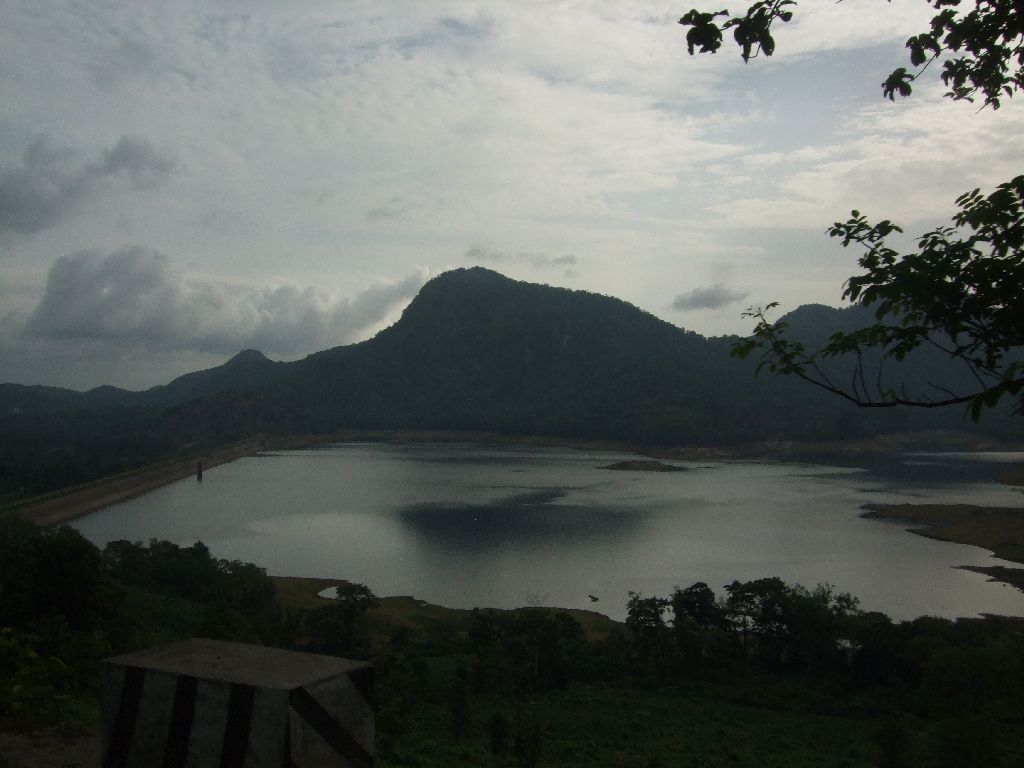 Exploring South India - Travel blog.....: Tip to Nelliyampathy - Poor ...