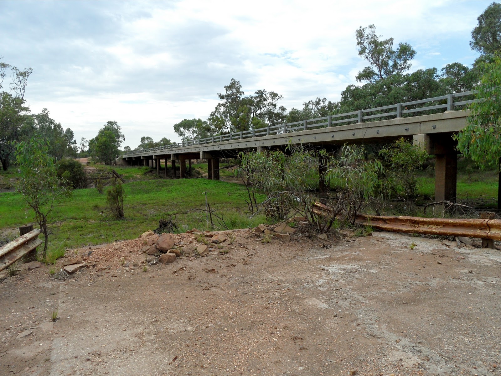 Avan Touring in Australia: Lynd Junction, Fletcher Creek, Belyando Crossing