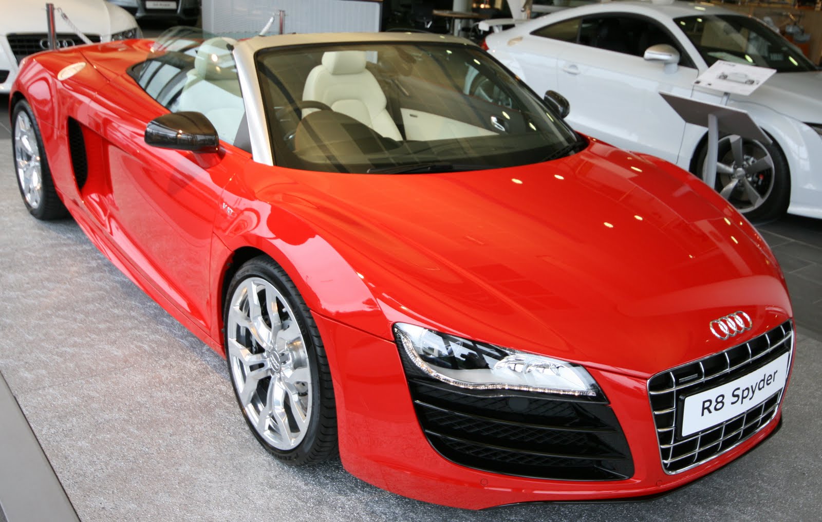 Audi R8 Red | Auto Car