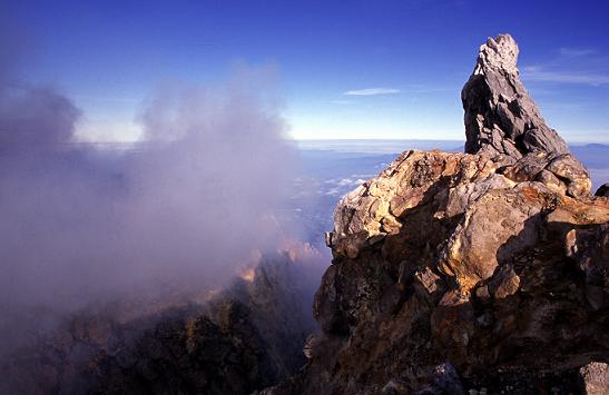 Runtuhnya Puncak Garuda | BELANTARA INDONESIA
