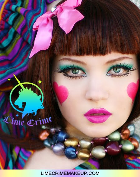 Velvet Chandelier: Awesome makeup