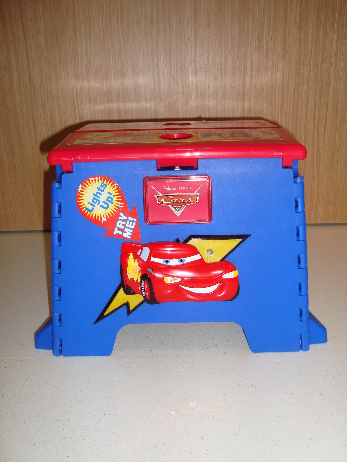 ToyLinx: Disney Step-N-Light Children's Step Stool Cars Design