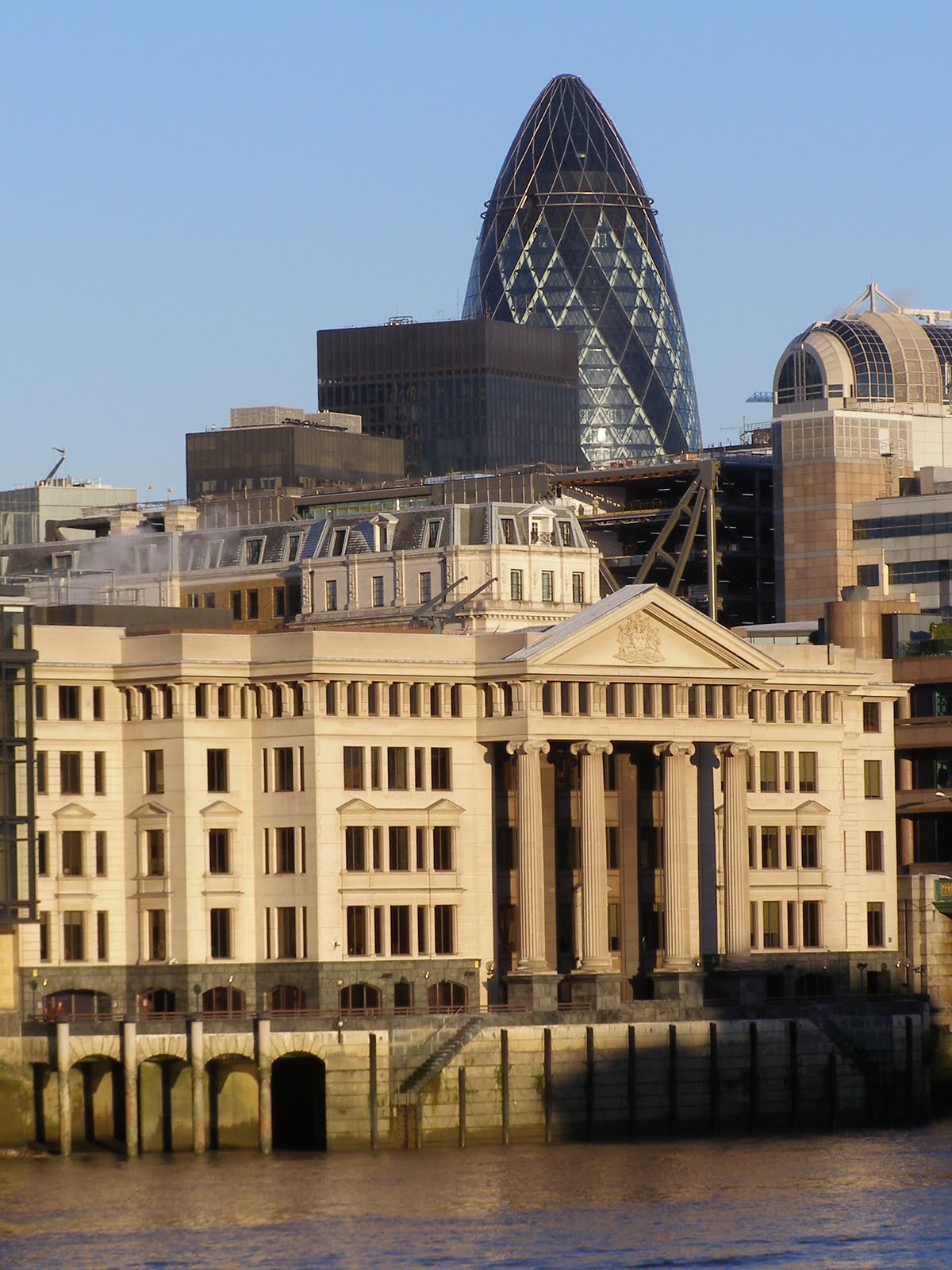 Photography for Novices: The names of London buildings