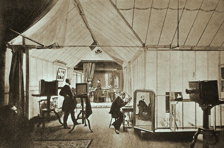 Photostudio - Early 1900 photographers | Photographic studio, Victorian ...