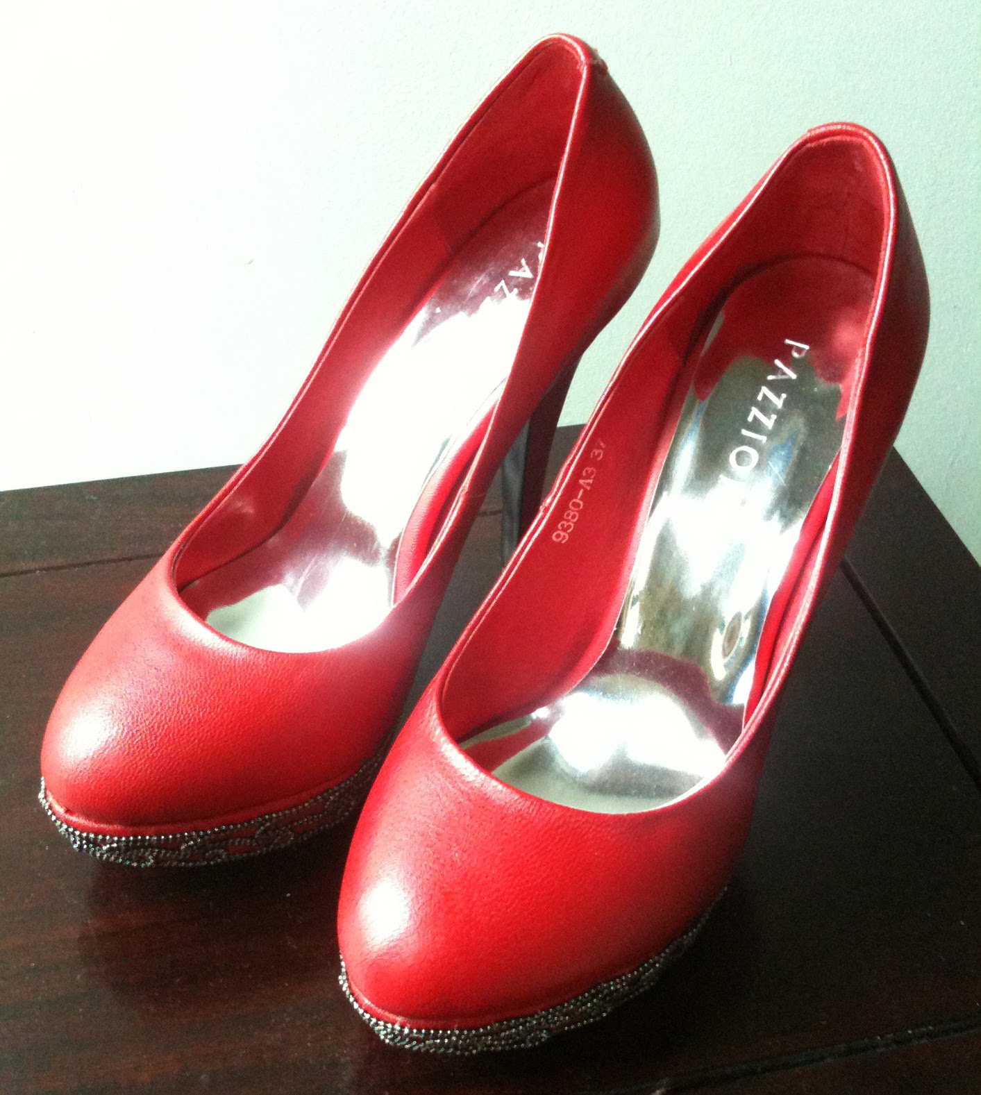 The Clover Beauty Inn: Gorgeous Red Pumps!