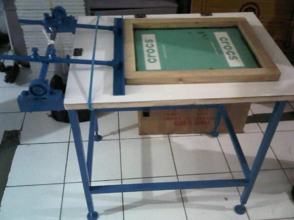 ALADIN SPS TOKO SABLON JAKARTA (INDONESIA): MEJA catok untuk cetak kaos.