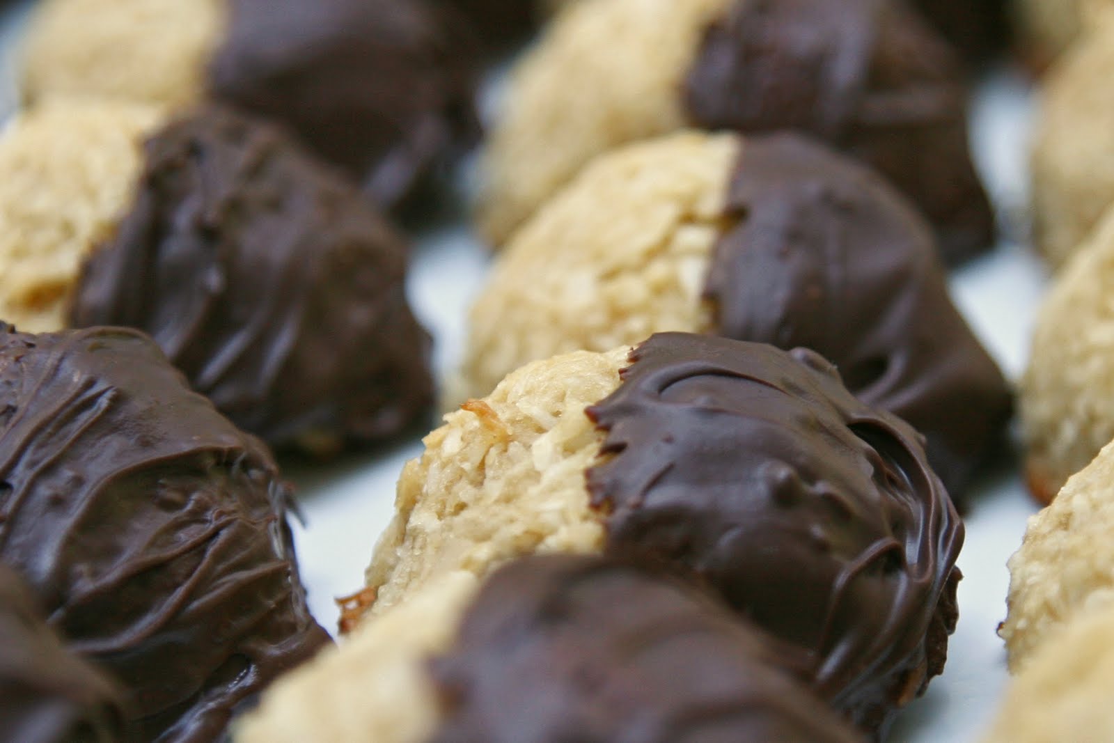 hanna's vegan kitchen: gluten-free coconut macaroons