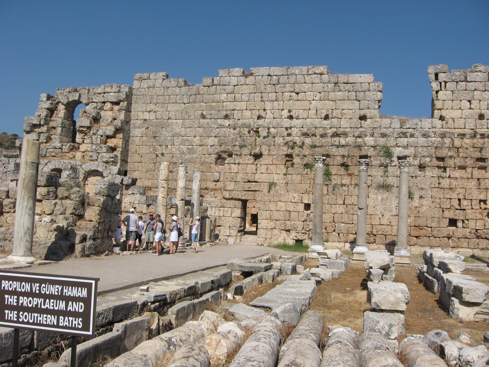 smyrna: τα μνημεια της" τουρκιας"