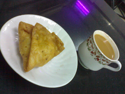 Delhi Photo Diary: Samosa with Special Chai