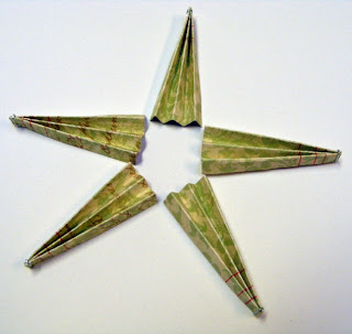 Chasing Paper Dreams: Pleated Paper Star Tutorial