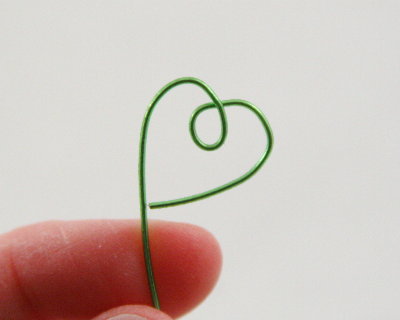 Childmade Tutorials: Wired Shamrocks