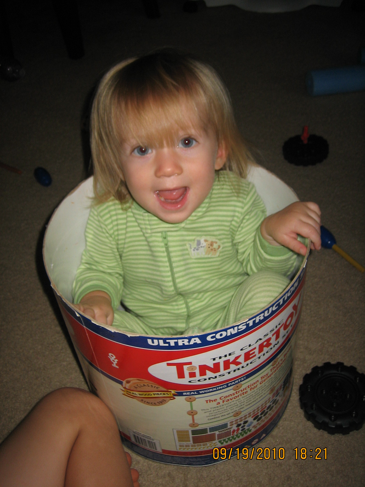 WORDLESS WEDNESDAY - TINKER TOYS CONTAINER - Mama to 6 Blessings