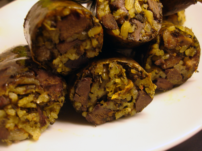 libyan food: Libyan Rice Sausage: Osban عصبان