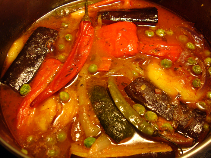 libyan food: Libyan Couscous with Fish: Kusksi bil Hoot كسكس بالسمك على ...