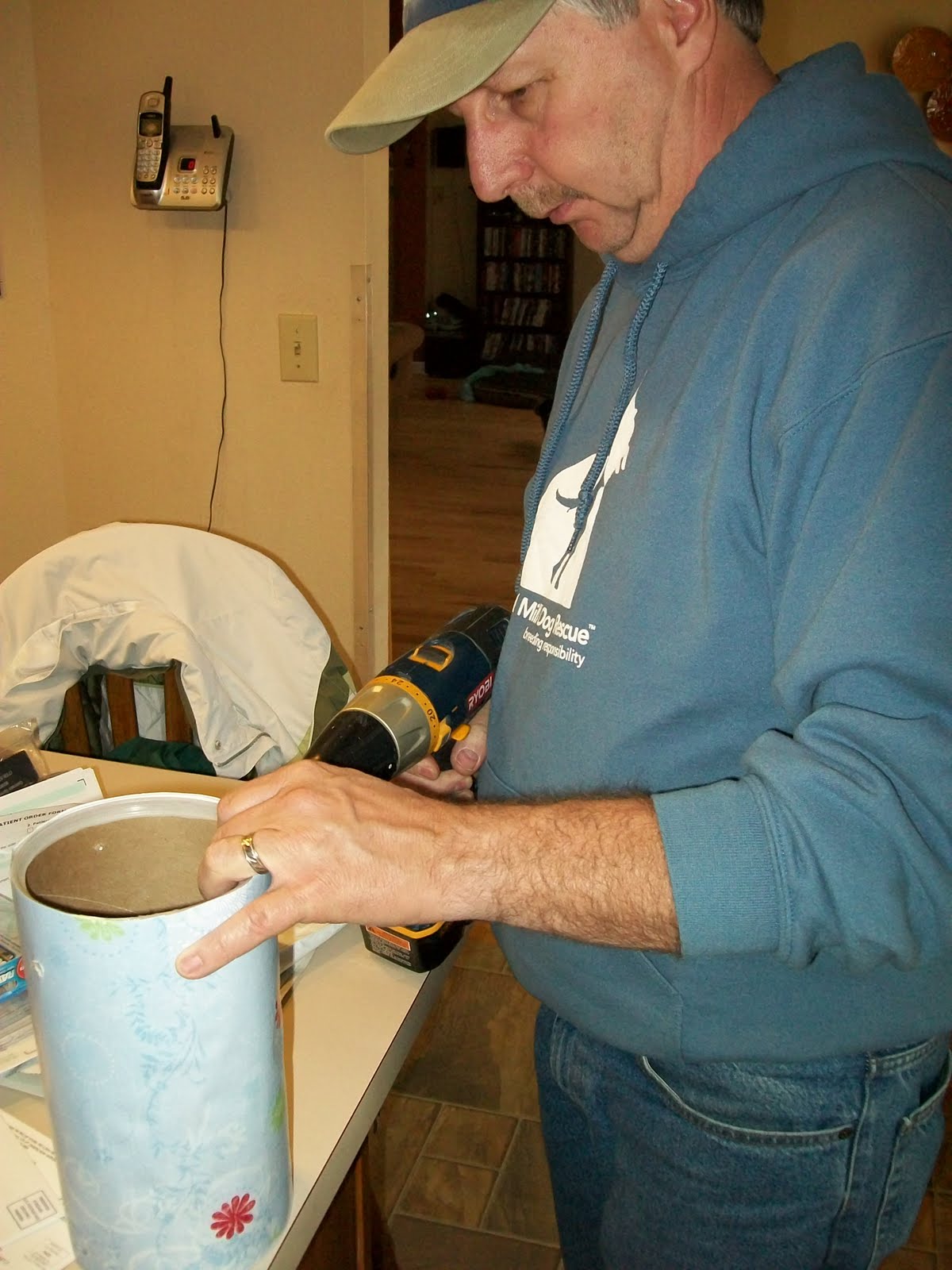 Ways to reuse.: Ways to reuse... oatmeal containers!