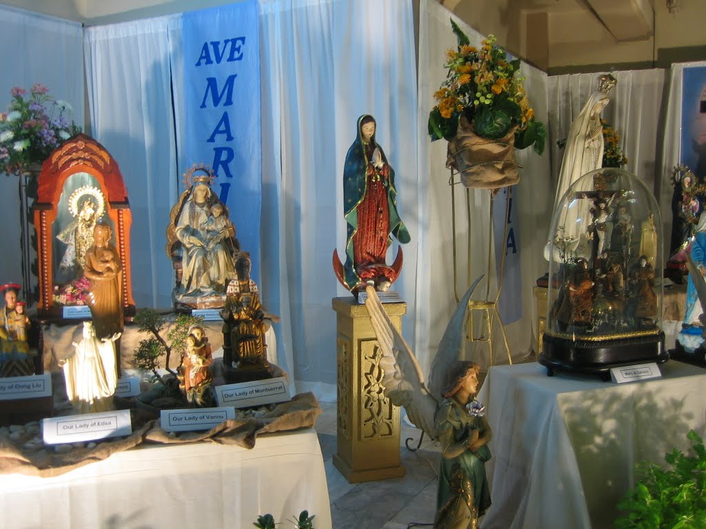 carbonaramara: Marian exhibit at Our Lady of Consolation Parish Church