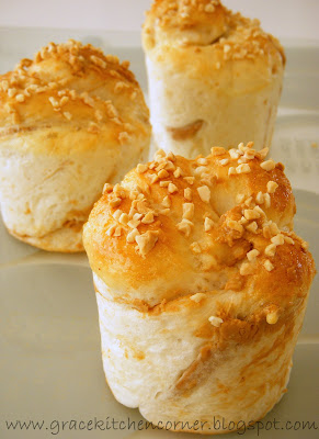 Kitchen Corner: Peanut Butter Buns