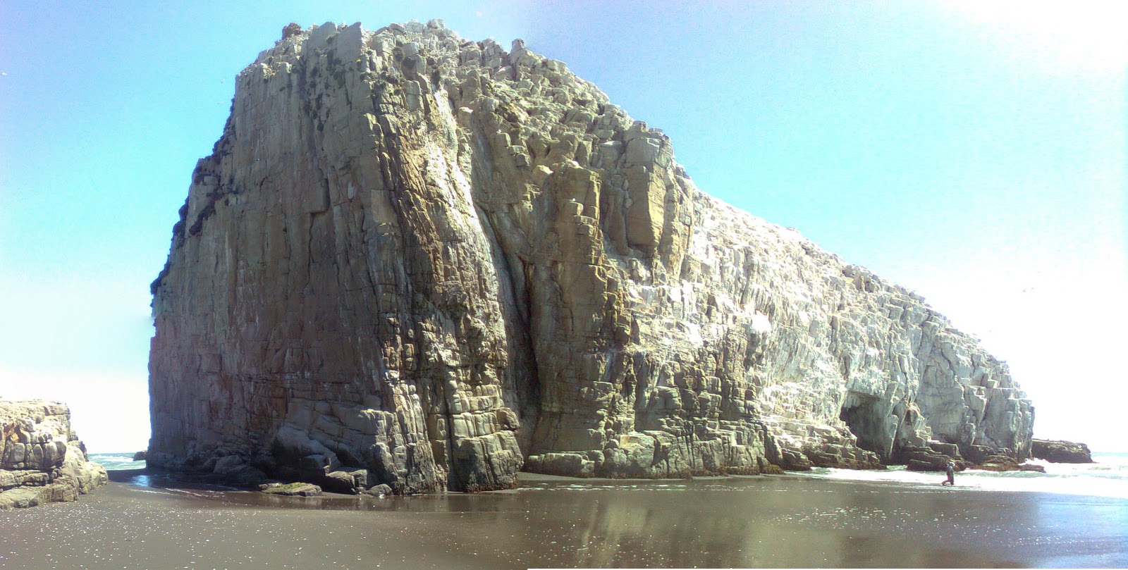 mutant kinetic space: Sobre materiales/ About materials.