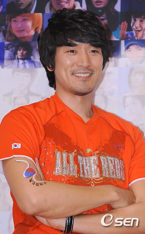 Beijing is Chic: Kim Min Joon es DJ y le gusta el fútbol