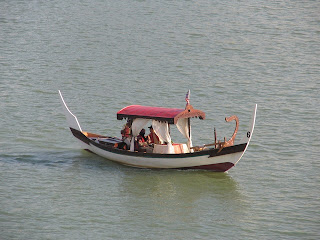 Malay Traditional Boat - Wooden Yacht: Cruise Tasik Putrajaya 2|perahu ...