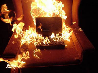 izwanyusof: Kabel LAN punca laptop meletup : Episod akhir aku & laptop