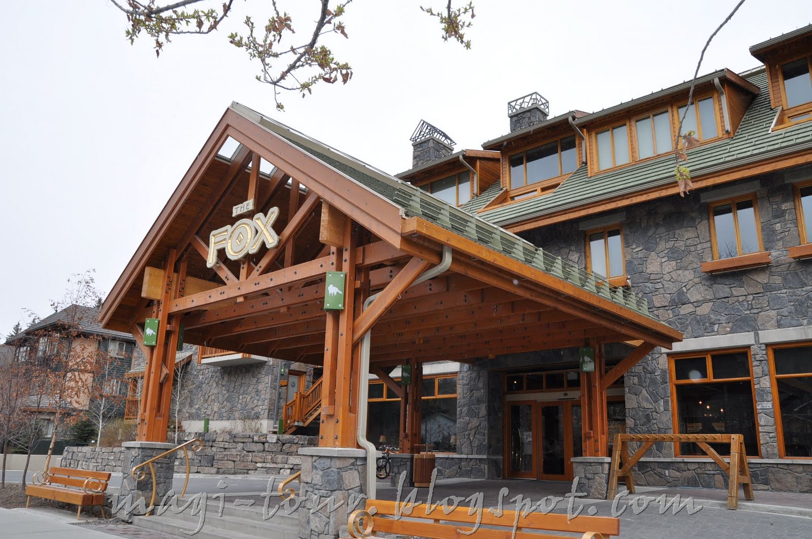 Magi Tour: The Fox Hotel & Suites @ Banff, Alberta