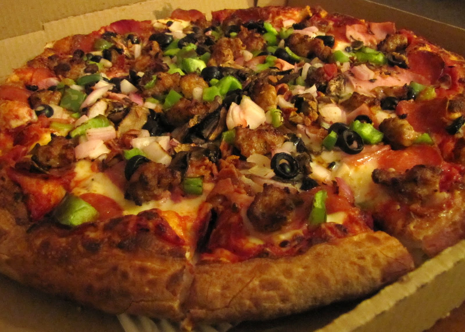 Smells Like Food in Here: Westside Bar and Grill Combo Pizza