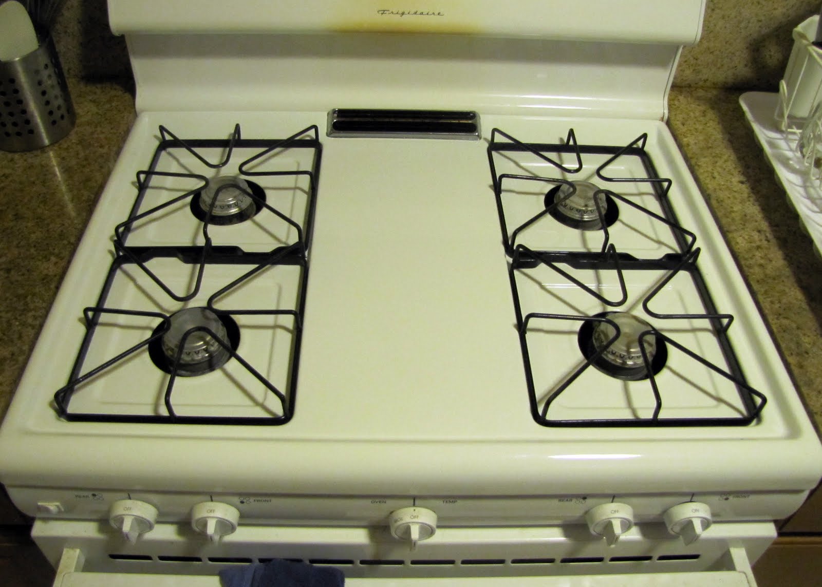 Even the streets know how to properly clean a stove : r/pics