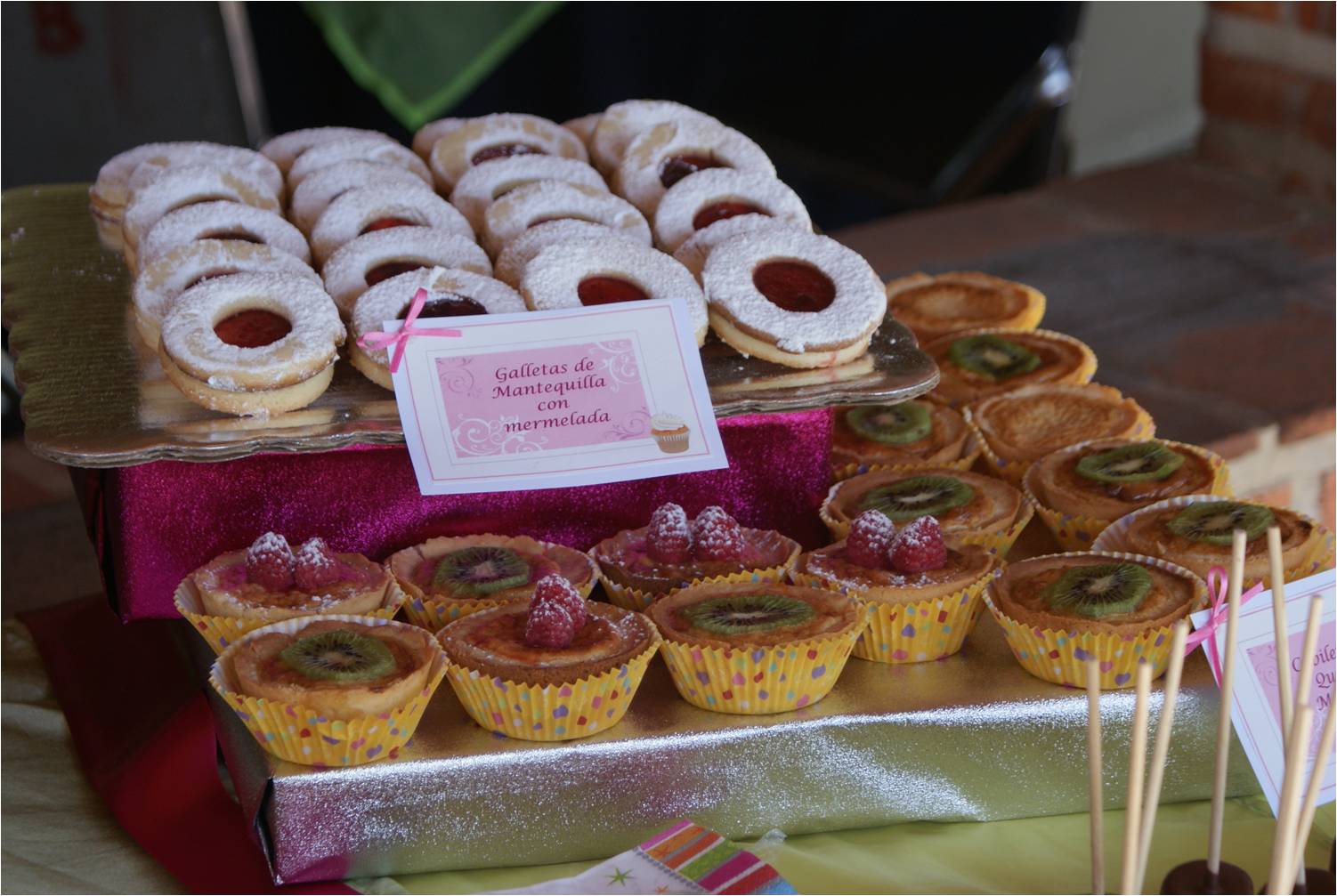 Cinnamon Reposteria: Mesa de Postres-Cumpleaños