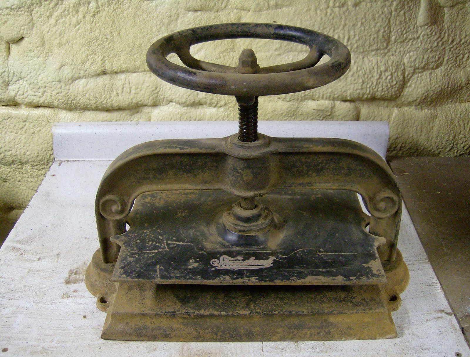 CleanMud: Tile Press