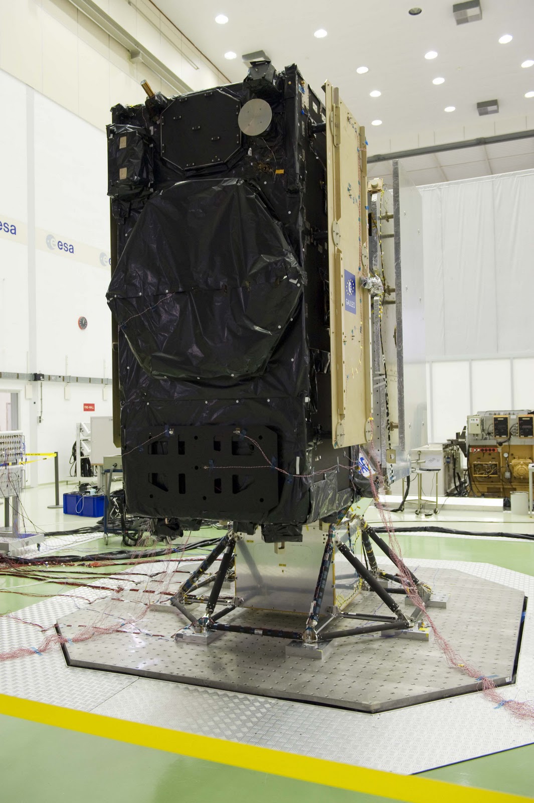 Orbiter.ch Space News: Galileo satellite undergoes launch check-up at ESTEC