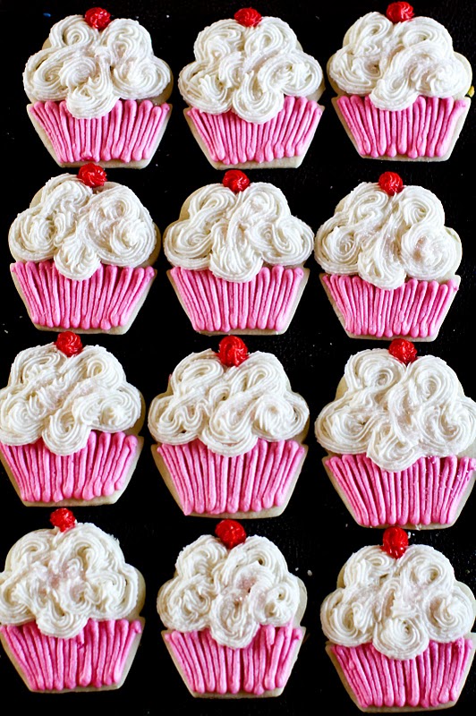 Jenny makes Cupcakes and Cookie Cupcakes!