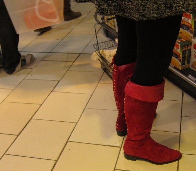 paris breakfasts: Stalking Paris Boots