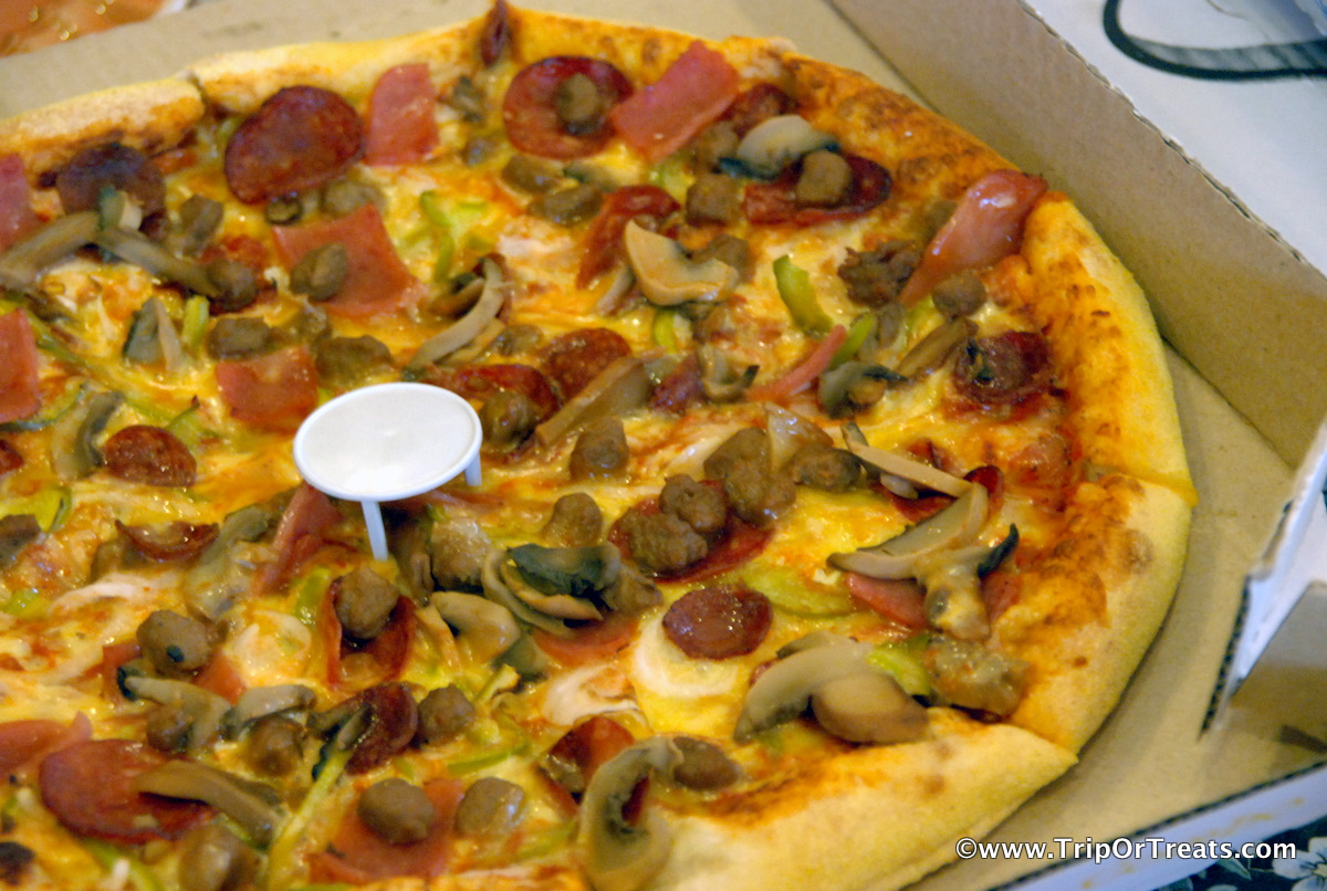 Trip or Treats: Sunday Lunch Bunch Meets Angel's Pizza