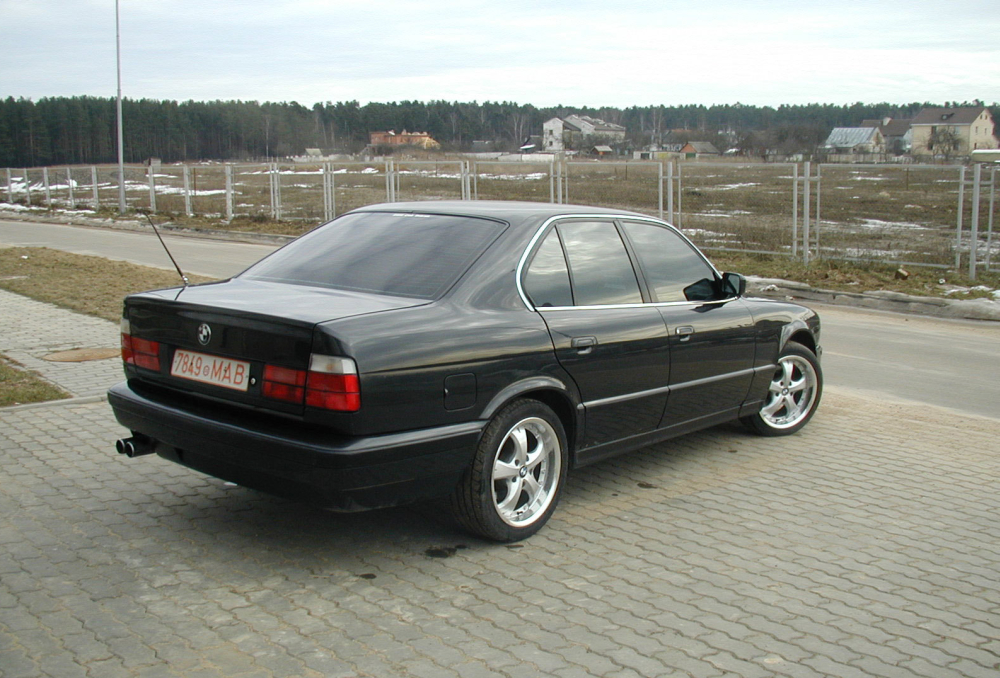 BMW Bavarian Motor Works: BMW 5-Series