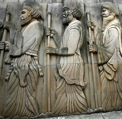 UDVADA IRANSHAH TEMPLE BUILDING-Please remove the garish additions ...